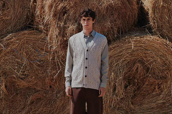 Look été 80 homme : le guide pour un style rétro parfait | The Bradery